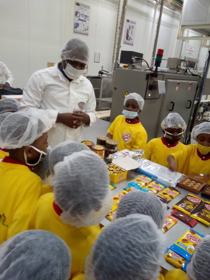 Visite de l'usine de chocolat Cemoi par les classes de CP - Le Nid De ...