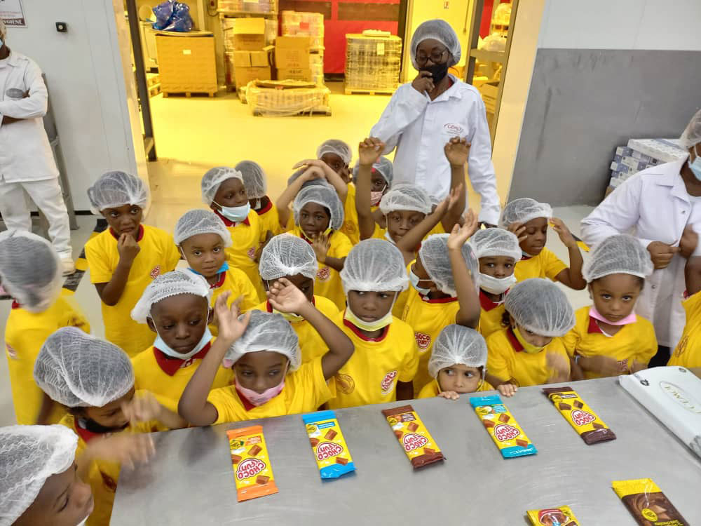 Les élèves de GS en visite à l'usine de chocolat Cemoi le 23/11/2021 ...